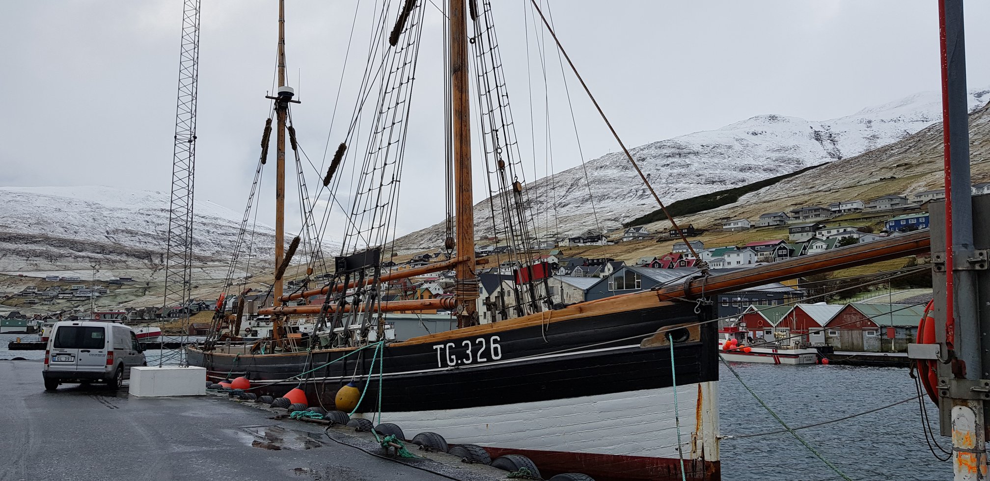 Tórður á túri umborð á sluppini Jóhonnu TG 326 | Kringvarp Føroya