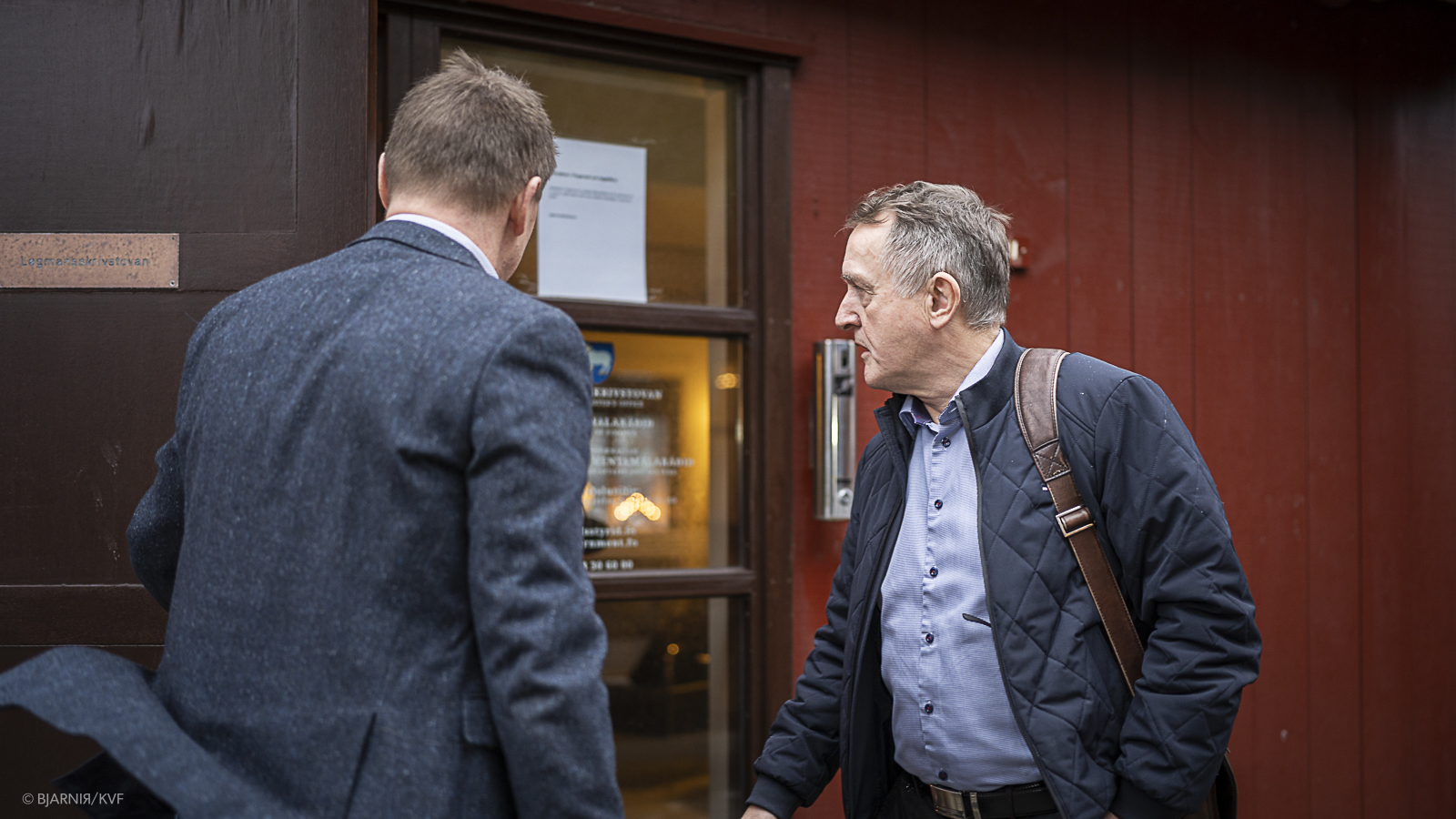 Jenis av Rana, Bill Justinussen, Miðflokkurin, samgongukreppan ...