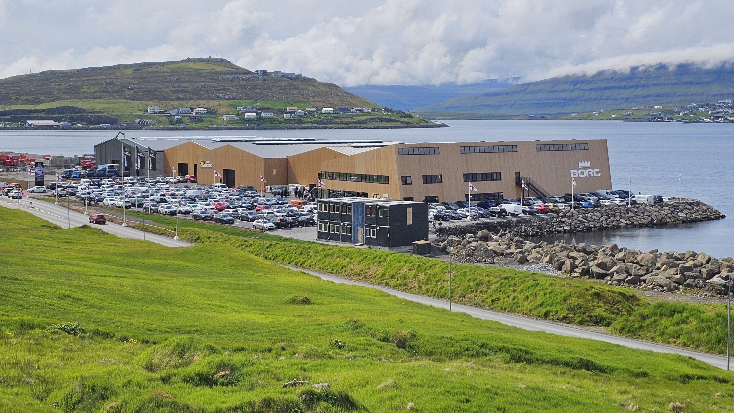 Borg XL-Byg flutt í nýggj høli á Glyvrum | Kringvarp Føroya