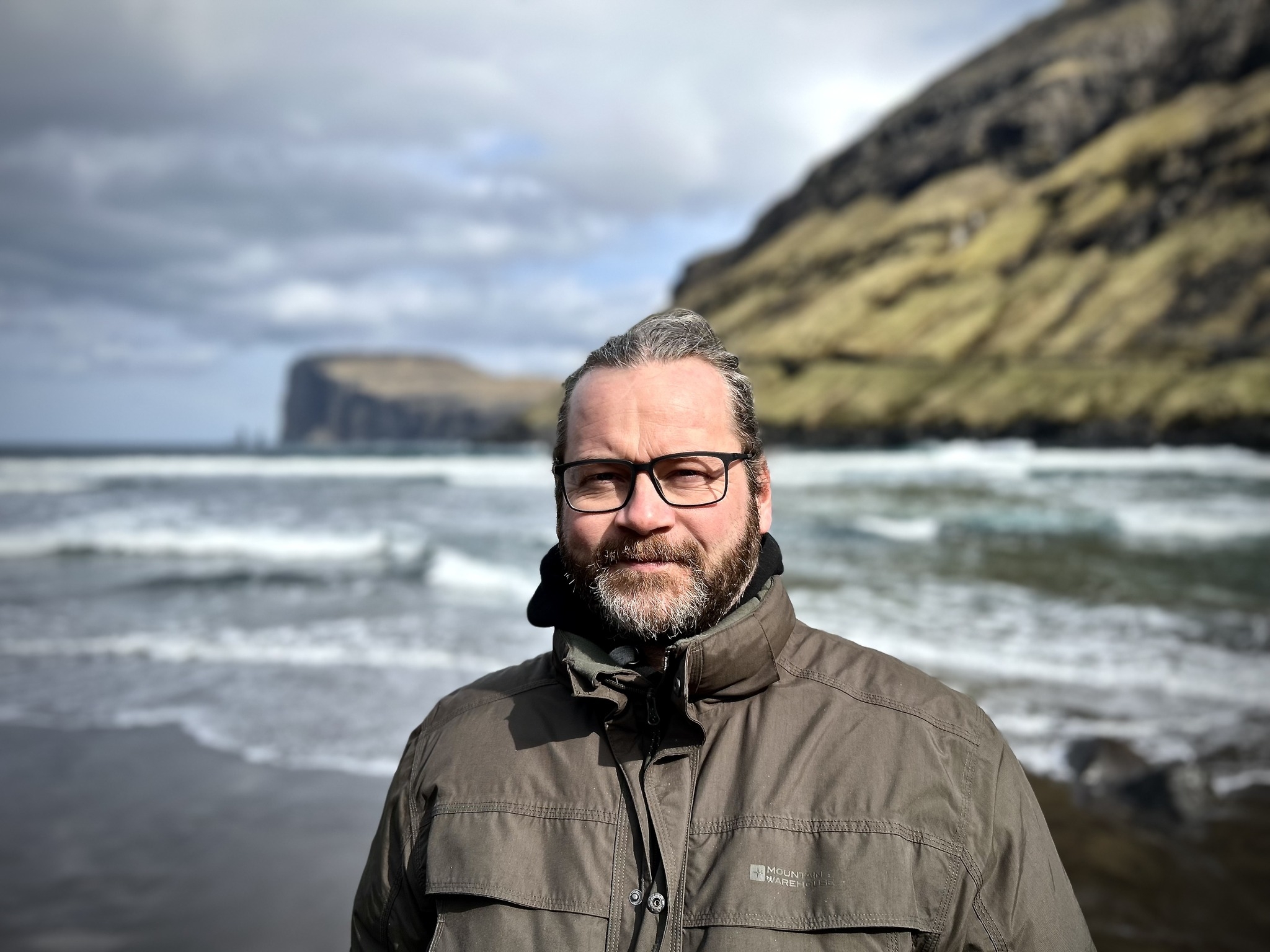 Djóni Eidesgaard givin sum aðalskrivari í Barnabata | Kringvarp Føroya