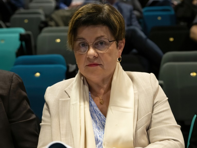 Edva eisini meldað seg úr Sambandsflokkinum | Kringvarp Føroya