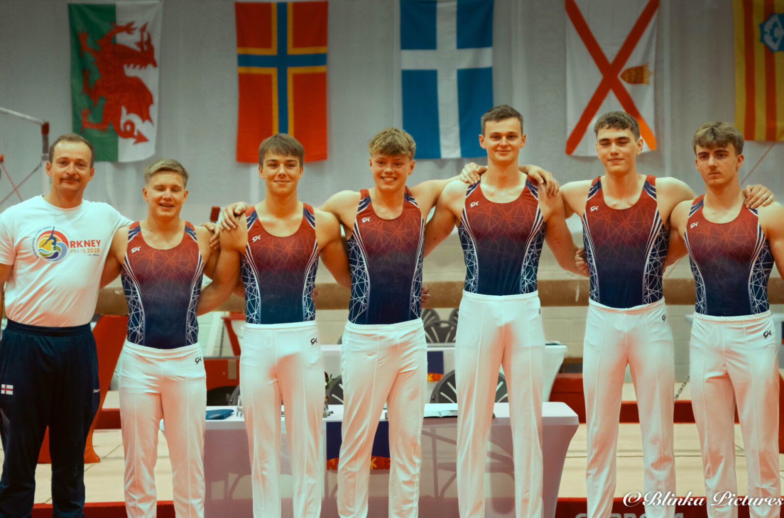 Amboðsmenninir fingu fyrstu føroysku gullini | Kringvarp Føroya