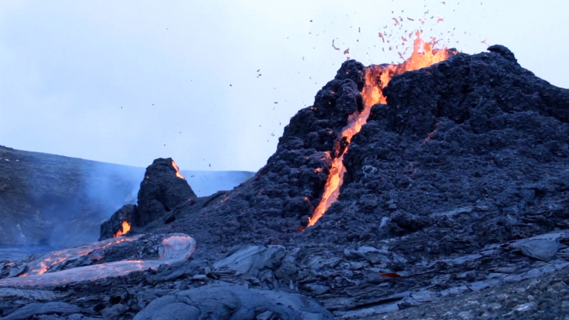 Eldgos: Fyrstu ferð í 800 ár | Kringvarp Føroya