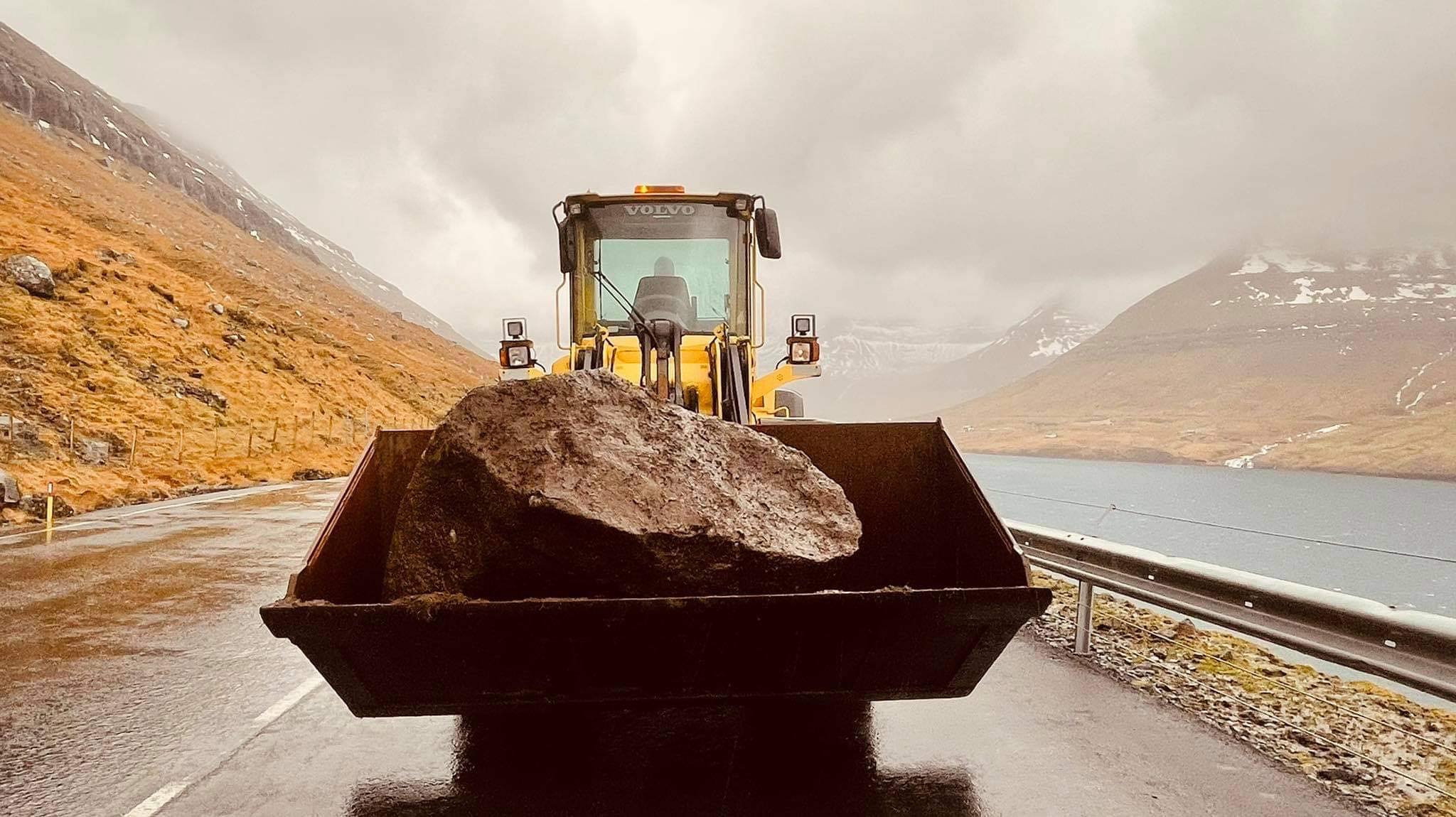 Be alert of falling rocks | Kringvarp Føroya