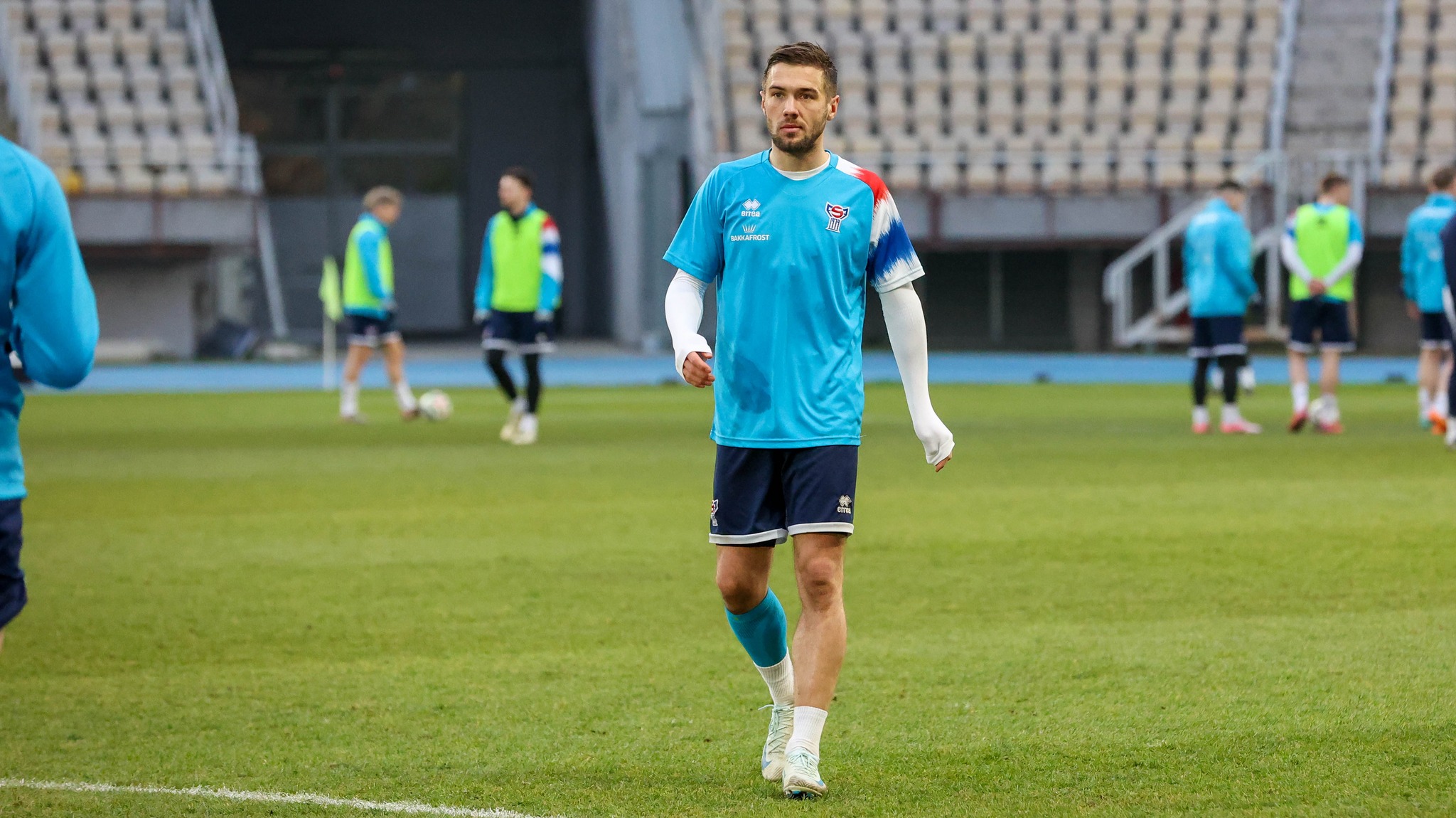 Norðurmakedónia - Føroyar: Hallur byrjar á miðvøllinum | Kringvarp Føroya