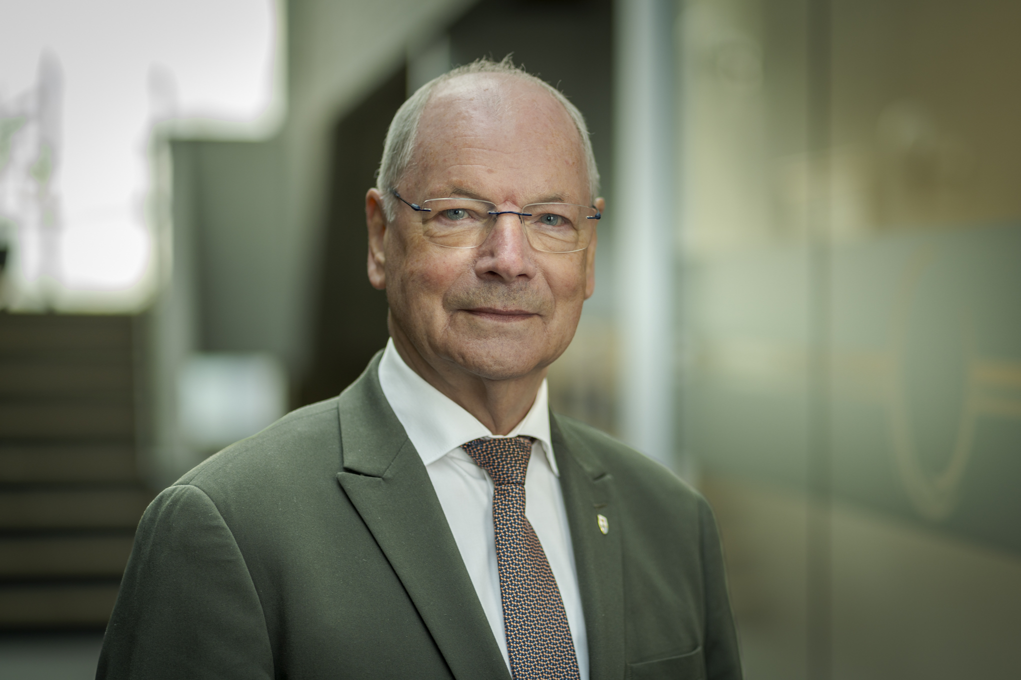 Heðin um floksskiftið hjá Kára: Okkurt skal barnið eita | Kringvarp Føroya