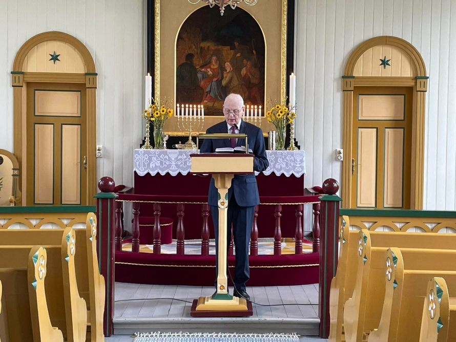 Meira enn hálva øld sum kirkjutænari | Kringvarp Føroya