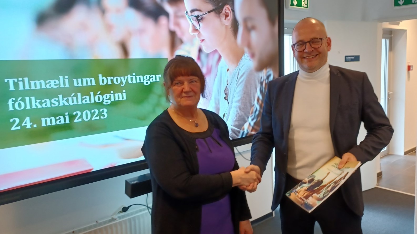 20 næmingar í fyrsta flokki og eftirútbúgving raðfestast | Kringvarp Føroya