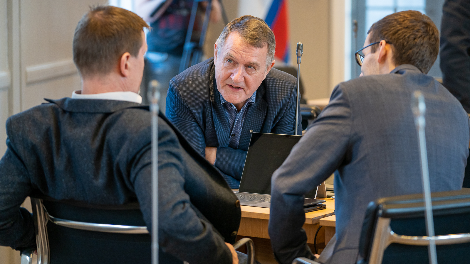 Jenis av Rana skal standa til svars fyri setan av stýrisformanni ...