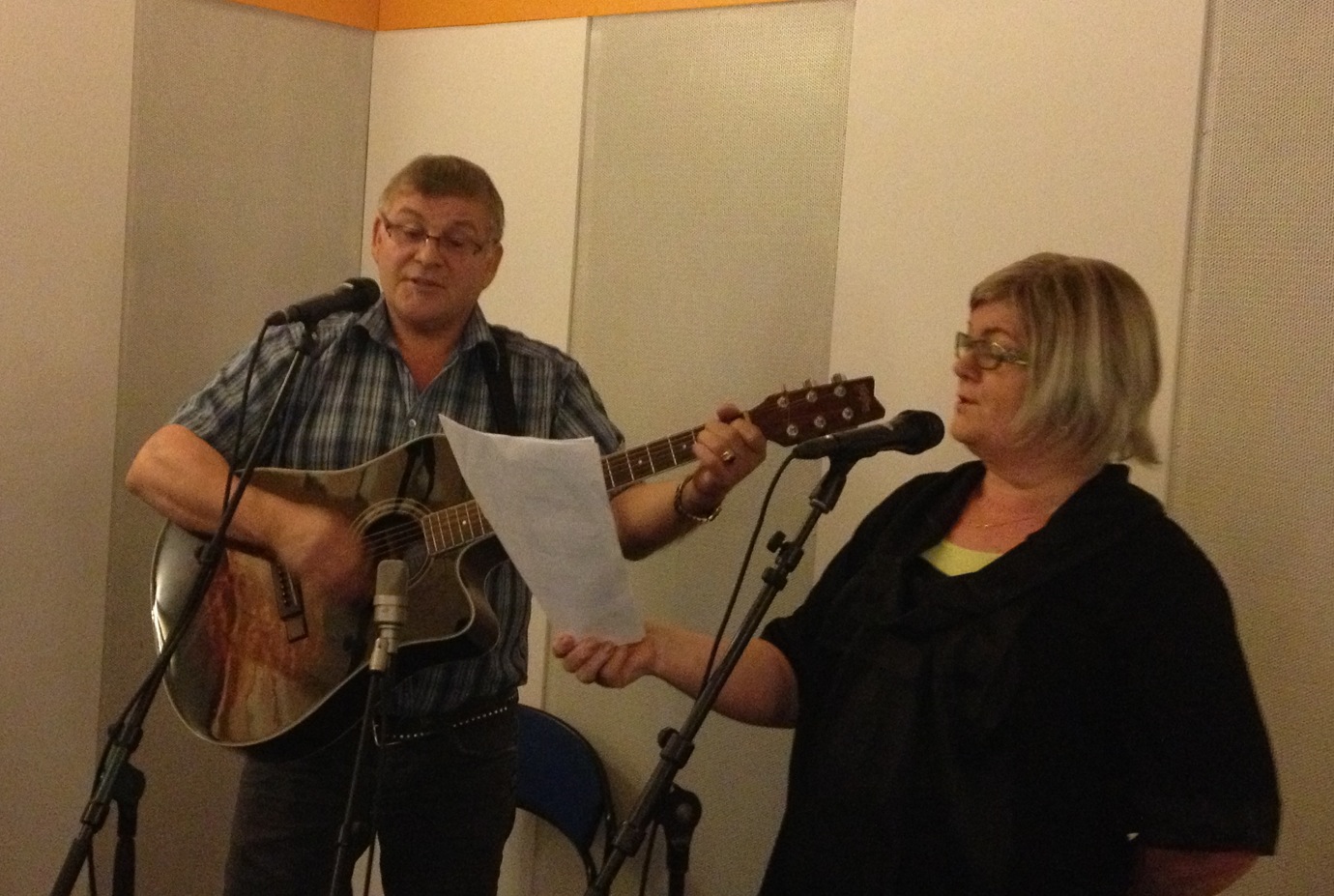 Karlon og Anna Petra Winther í studio 5 | Kringvarp Føroya