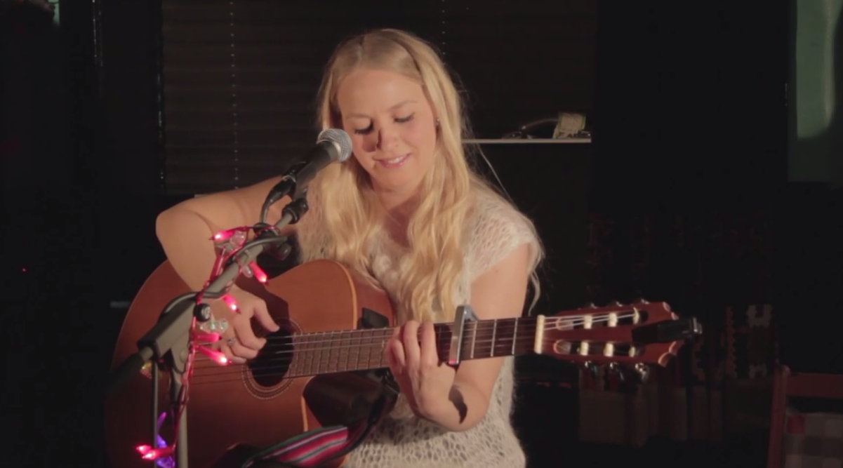 Lív Næs spælir eitt lag | Kringvarp Føroya