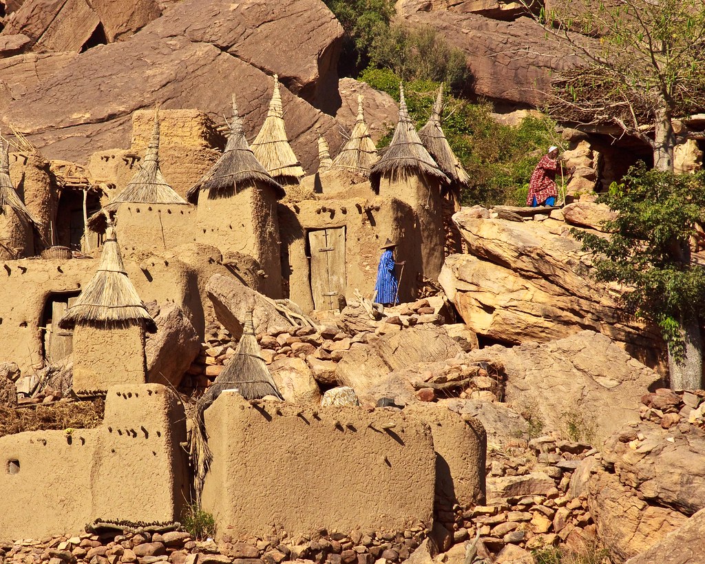 95 deyð í álopi í Mali | Kringvarp Føroya