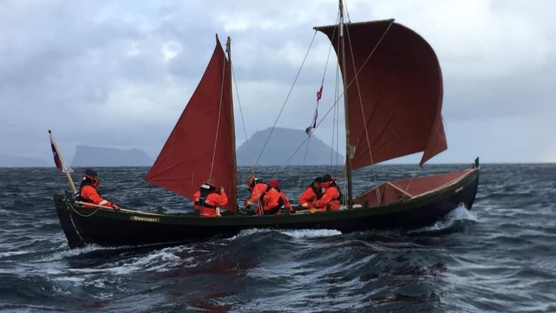 Naddoddur holvdur: Fimm persónar bjargaðir, men ein er druknaður ...