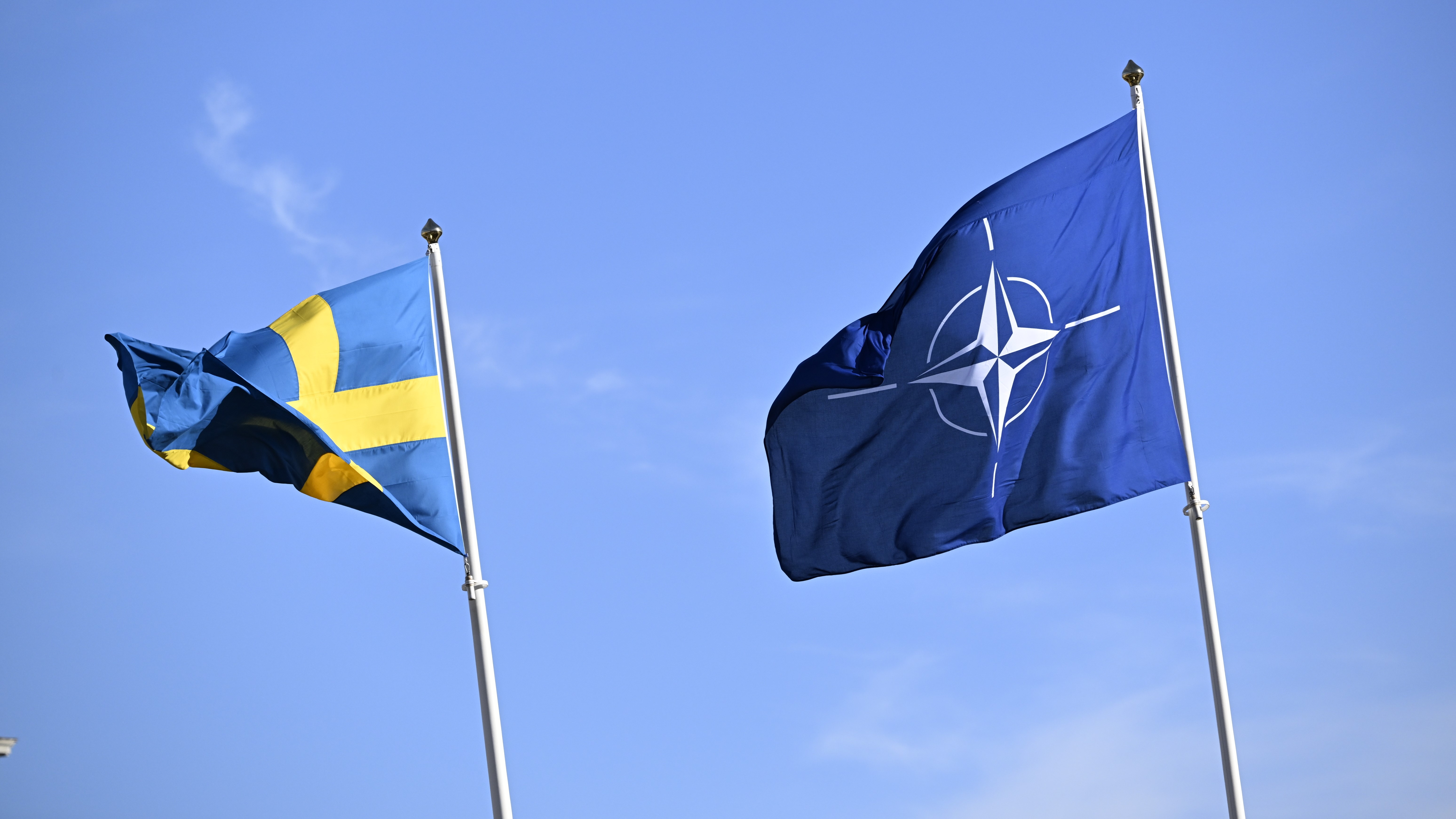 Nato-flaggið veittrar í Stokkhólmi | Kringvarp Føroya