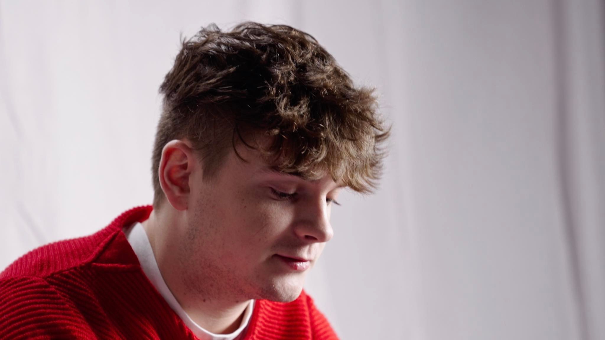 Bundin av telduspølum: "Í telduspælinum slapp eg vekk frá veruleikanum" | Kringvarp Føroya