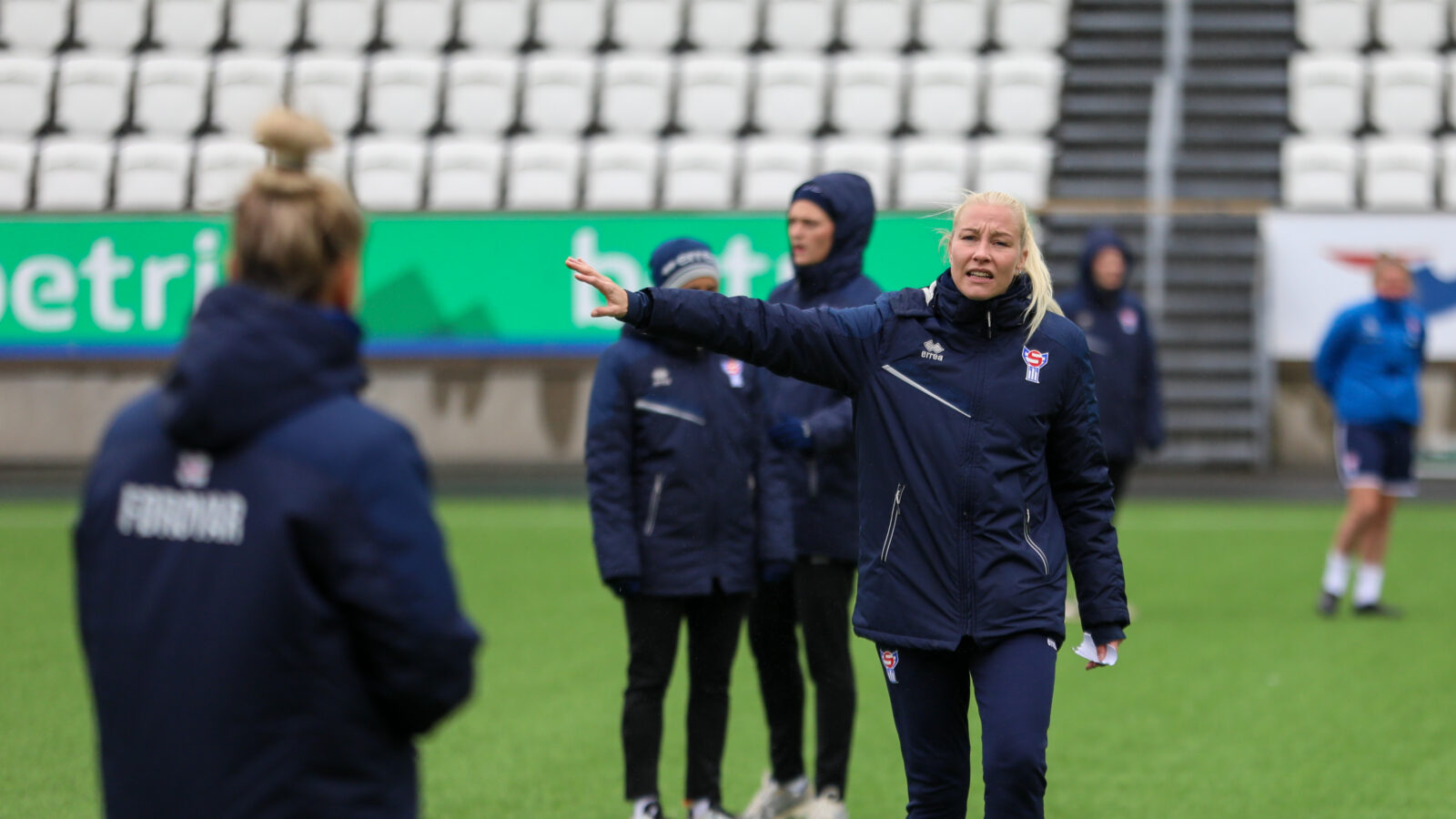 Føroysku fótbóltskvinnurnar taka ímóti Aserbadjan | Kringvarp Føroya