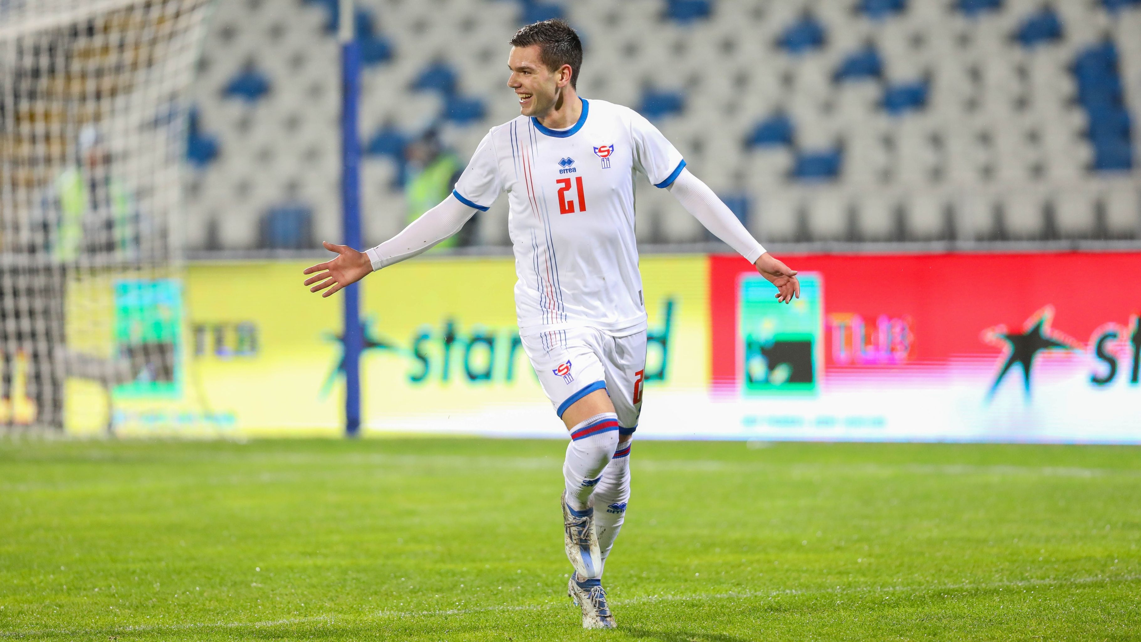 Stefan Radosavljevic: Skuldi koma inn at skora | Kringvarp Føroya