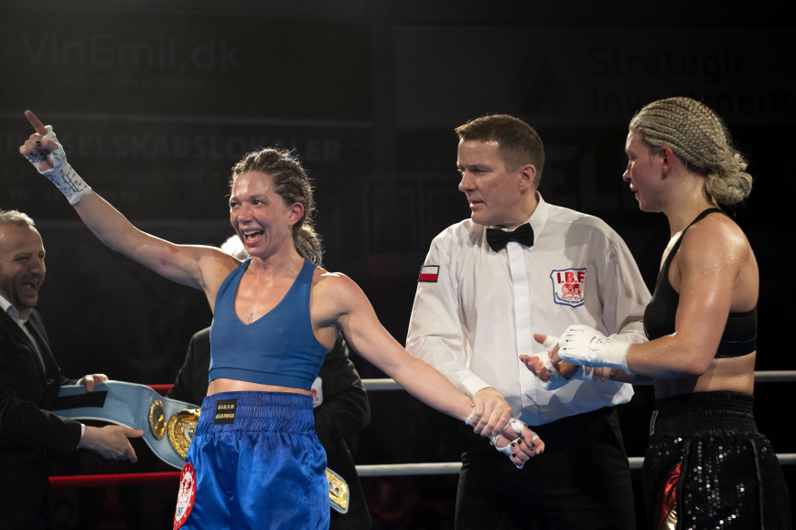 Boxing champ defends title | Kringvarp Føroya