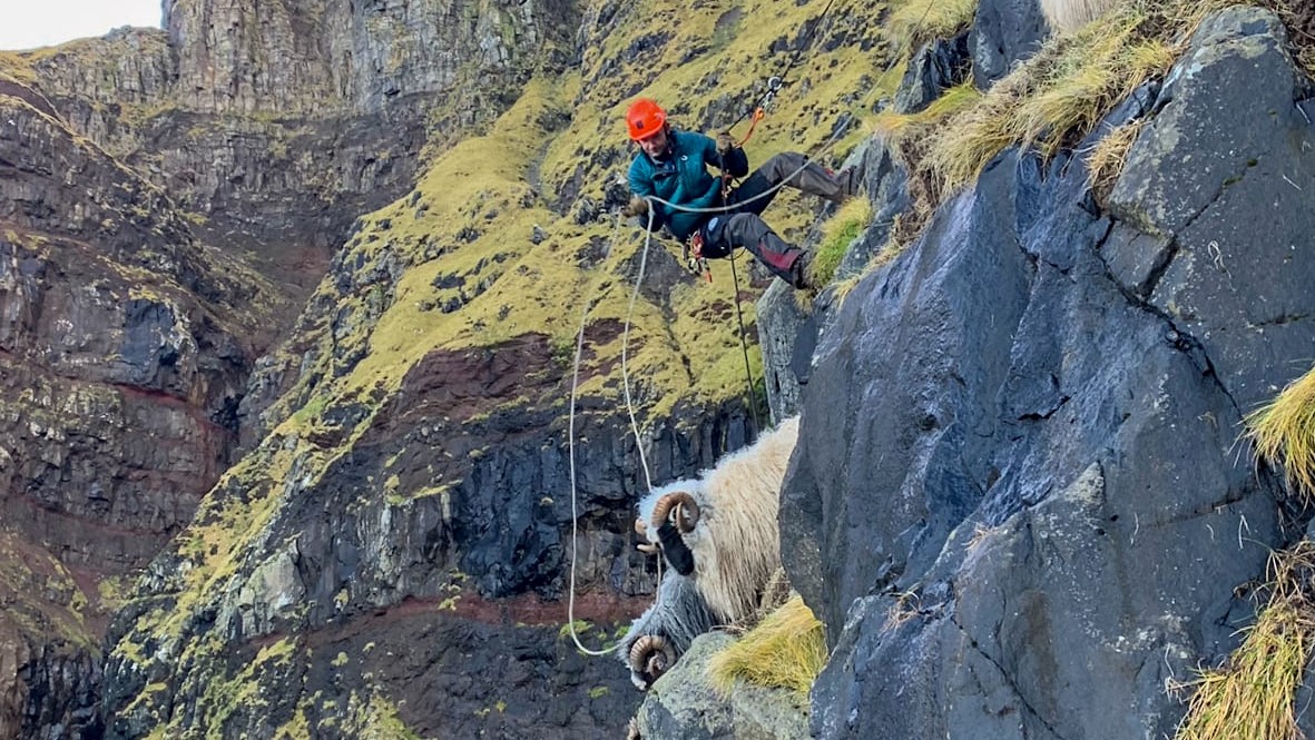 Veðrarnir stóðu rimmar fastir í rókini | Kringvarp Føroya