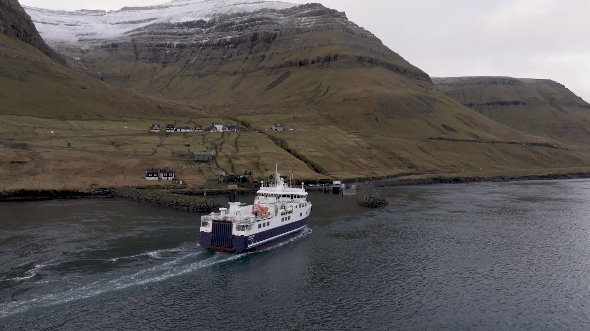 Flyta ikki bilar á kalsoyarleiðini í eina viku | Kringvarp Føroya